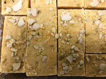 Soan Papdi / Pista - North Indian Flaky Sweet (1 Lb) #32142 | DesiClik ...