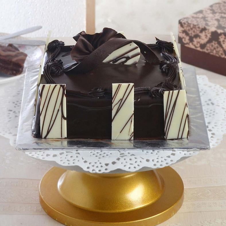 Square Chocolate Cake Garnished w/ White Chocolate Slabs (1 Kg) #31586 ...