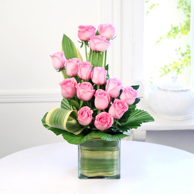 Glass Vase of 15 Beautiful Pink Roses #31535 | DesiClik.com, USA