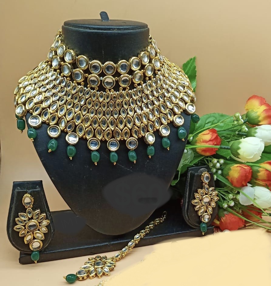 Splendid Traditional Kundan Choker Necklace Set w/ Earrings & Tikka ...